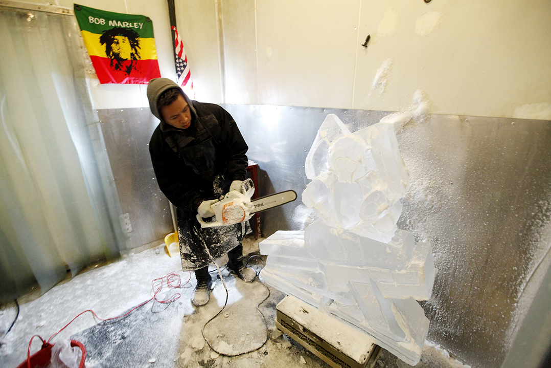 The Art of Ice Carving - MYANMORE