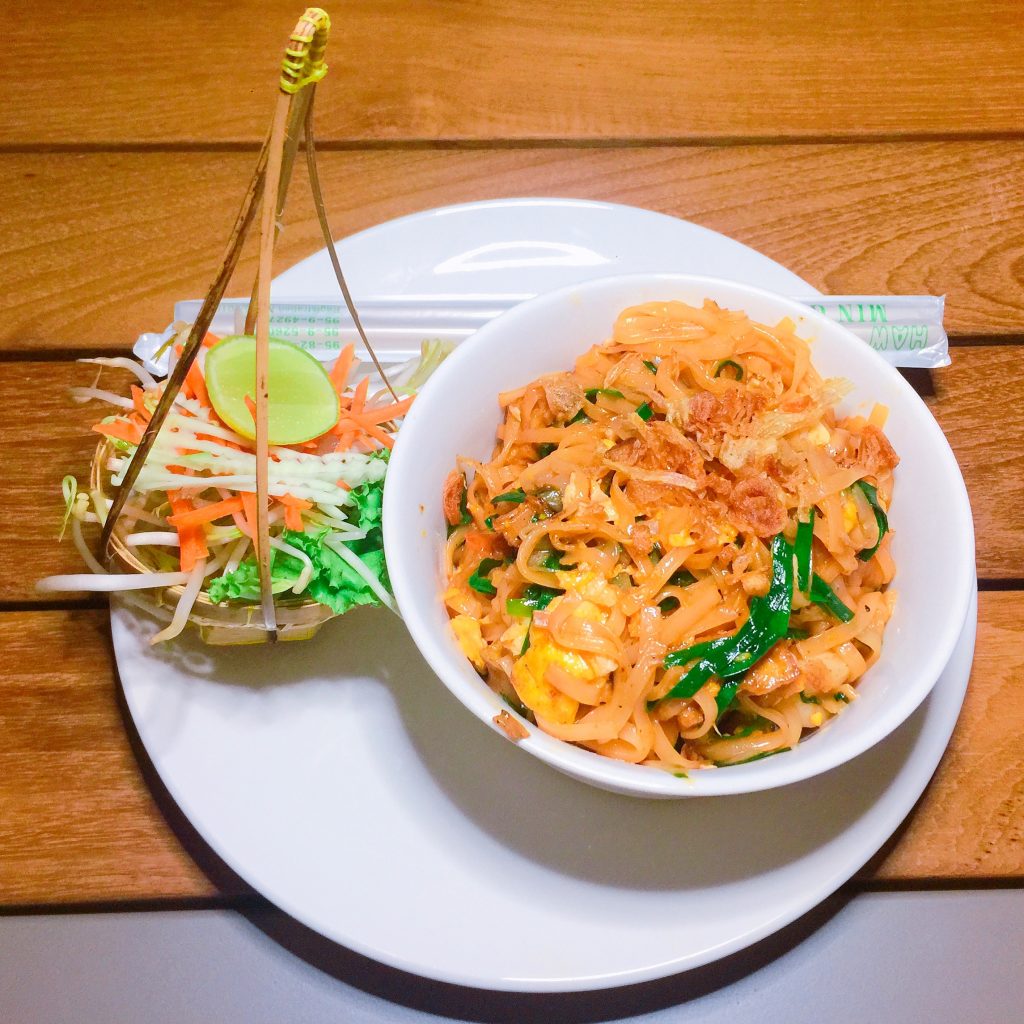 Manora Thai Cuisine and Bistro: Of Colors and Characters - MYANMORE