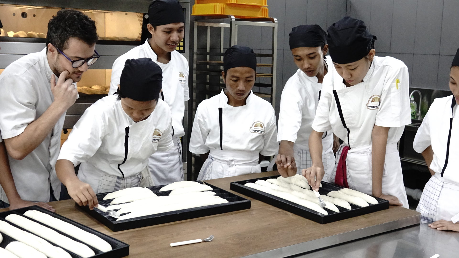 Bakery school helps disadvantaged Myanmar teenagers - MYANMORE