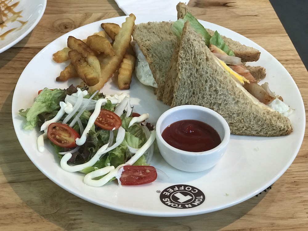 Tom N Toms Coffee: Cozy vibe, subpar service - MYANMORE