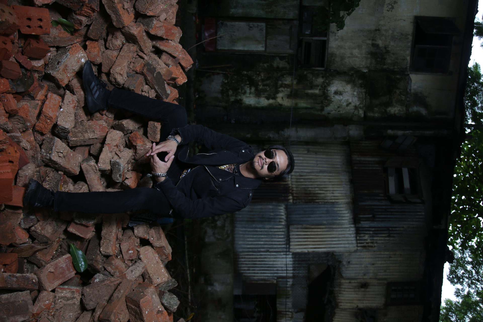 R Zarni: History of a Rockstar - MYANMORE