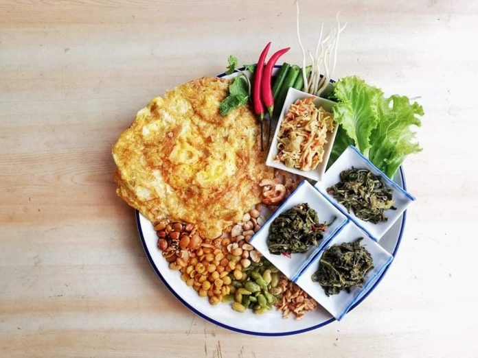 Lahpet Thoke: How to enjoy Myanmar’s favourite snack