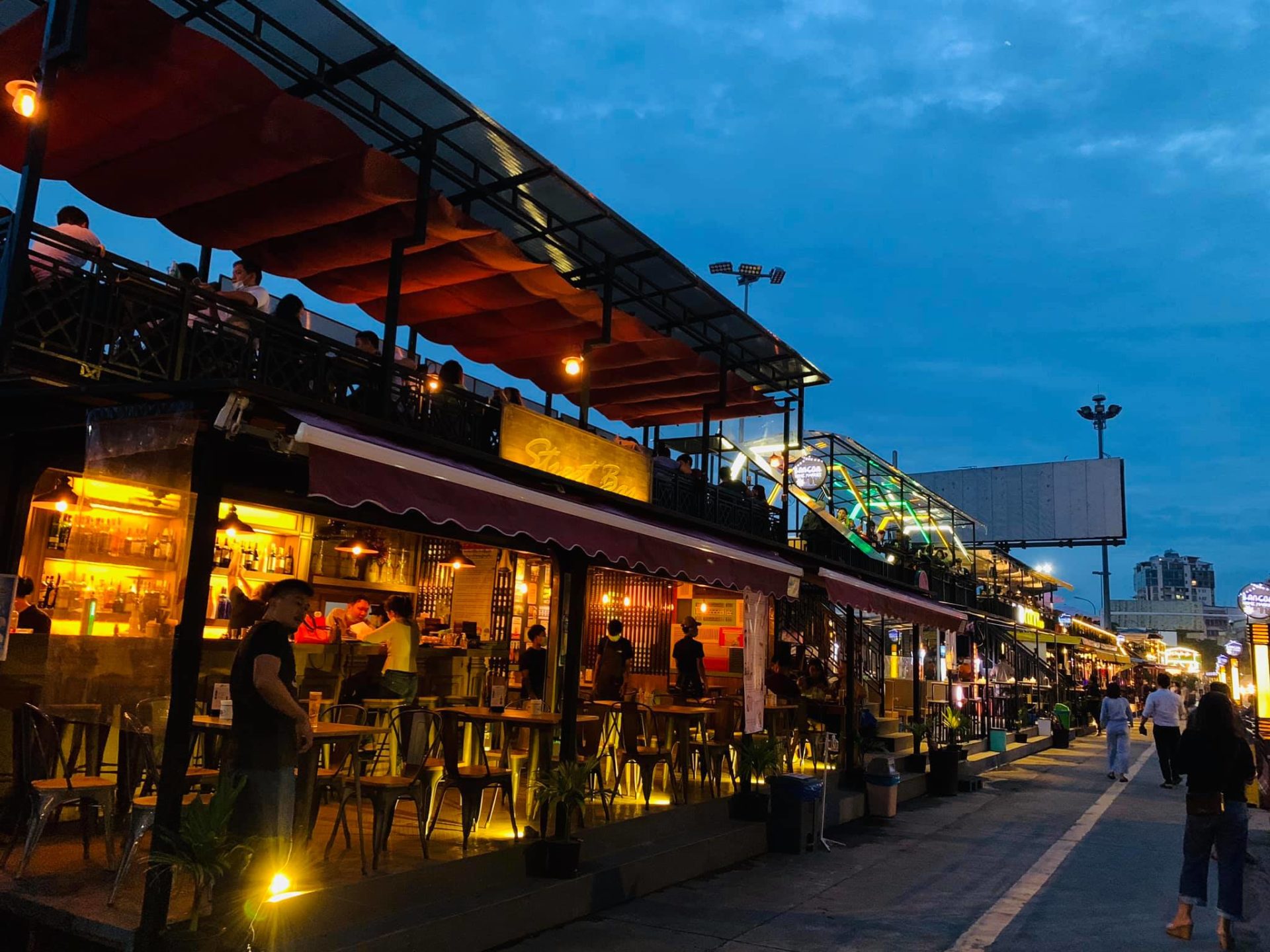 8 Bars to try at Yangon Night Market - MYANMORE