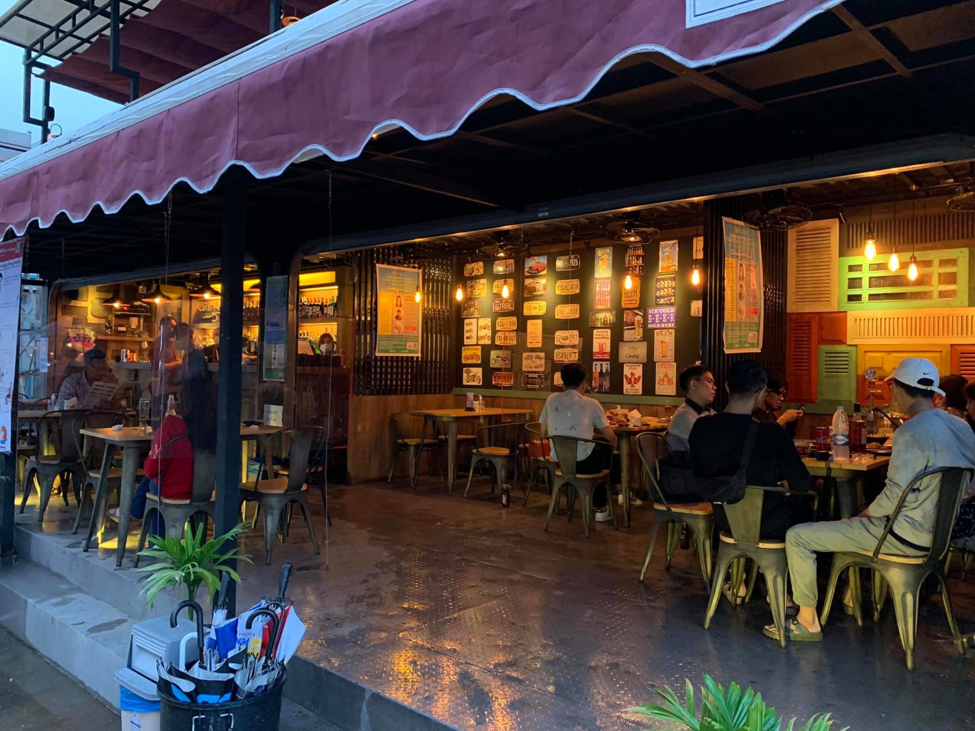 8 Bars to try at Yangon Night Market - MYANMORE