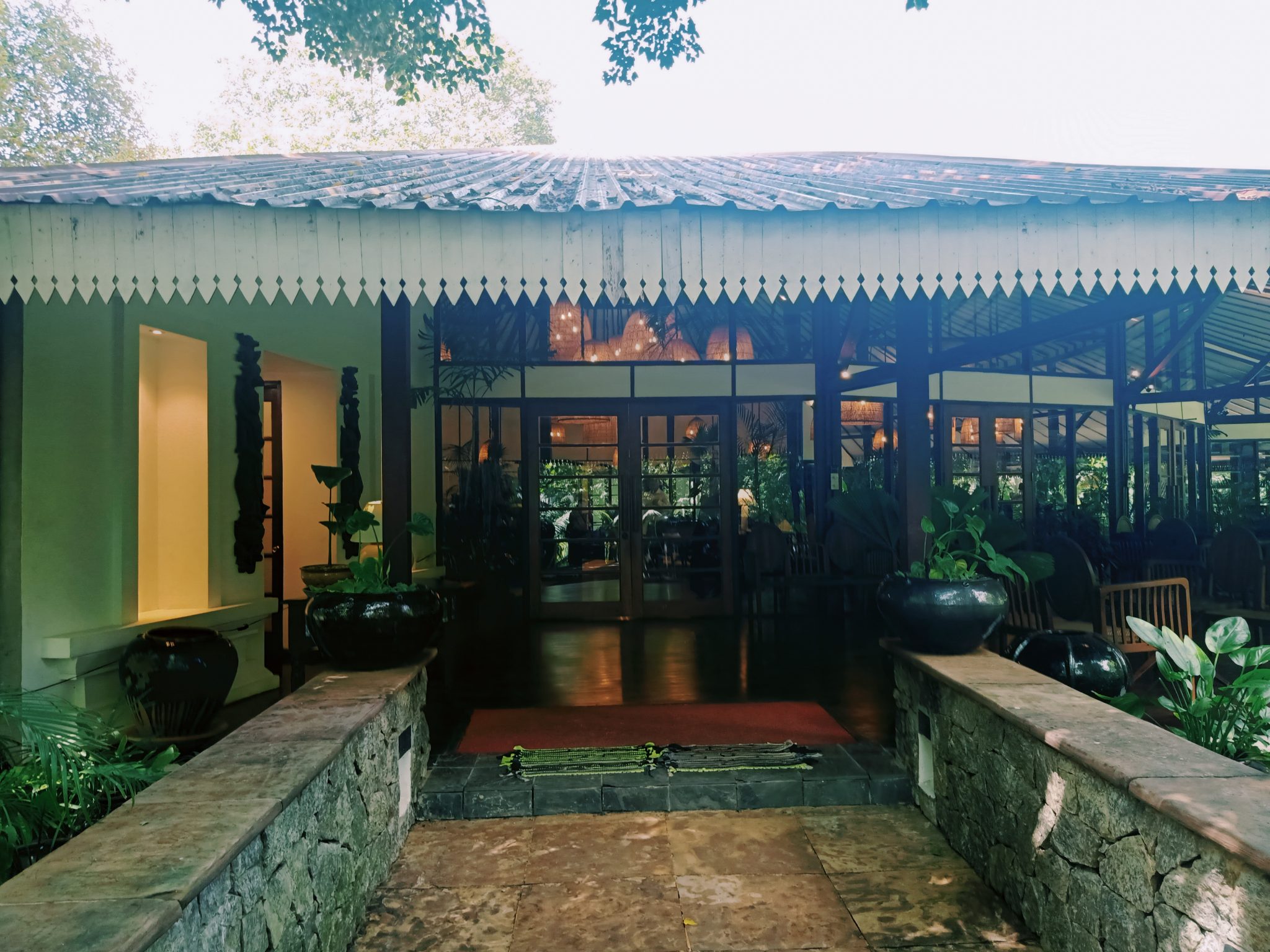 The Majestic Breakfast : The Round House - MYANMORE