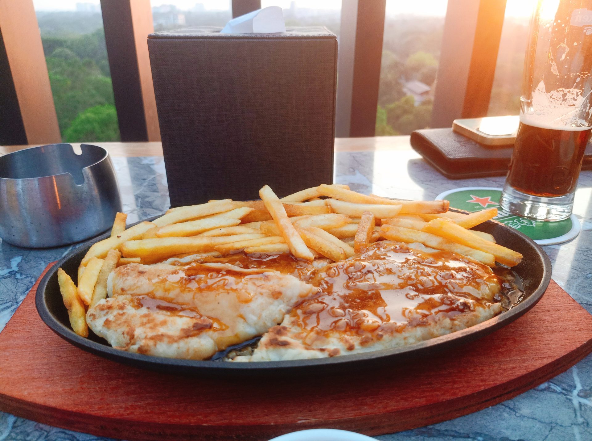 THE LUCKEE CAT: A Hidden Spot Embracing a Spectacular View - MYANMORE